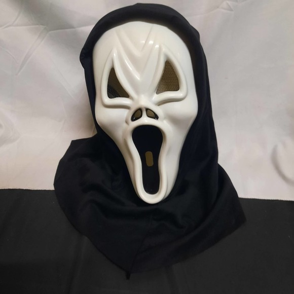 Rubie's | Costumes | Vintage 99s Scream Halloween Mask Euc | Poshmark